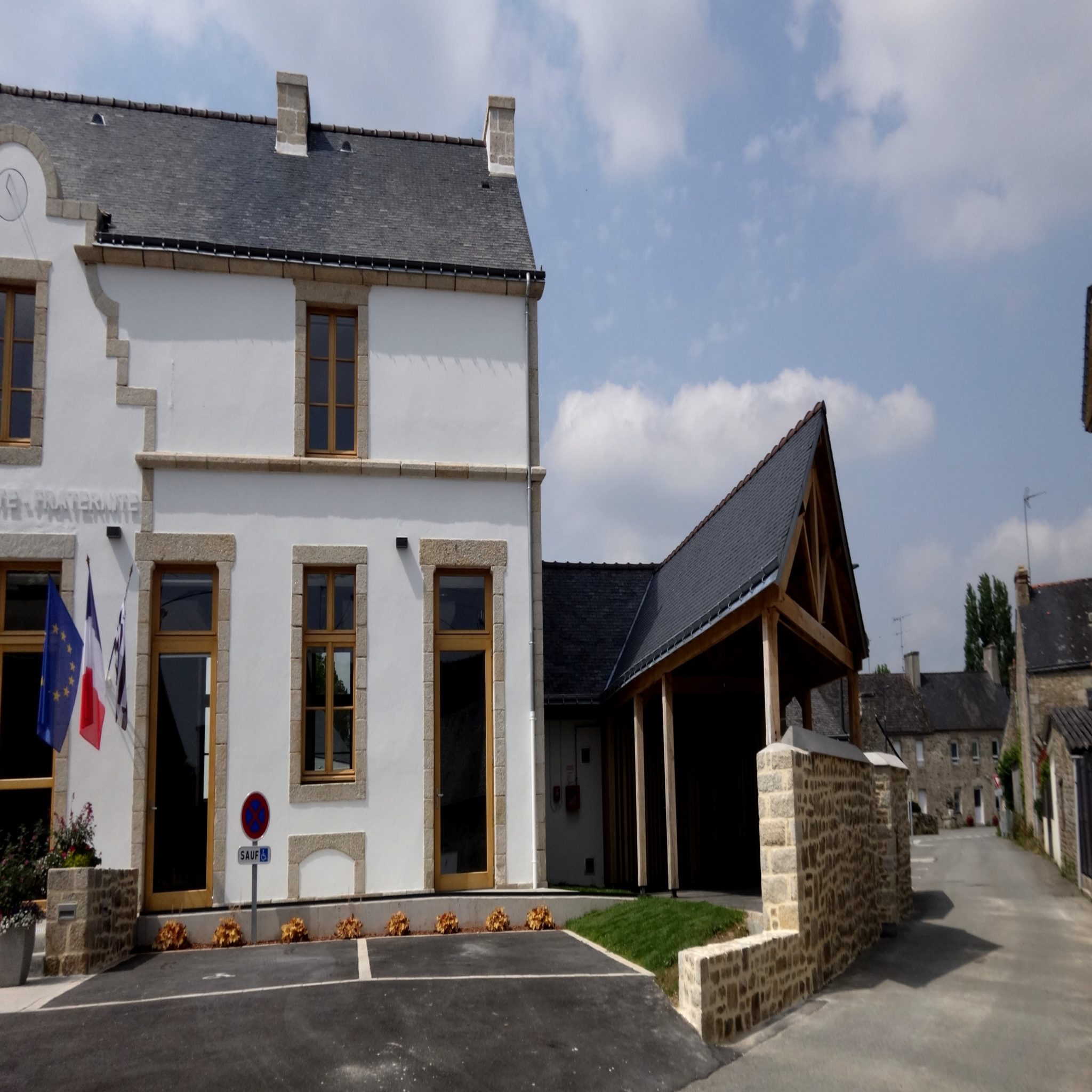 Locmalo (56) : inauguration d’une nouvelle mairie et médiathèque – BRUDED