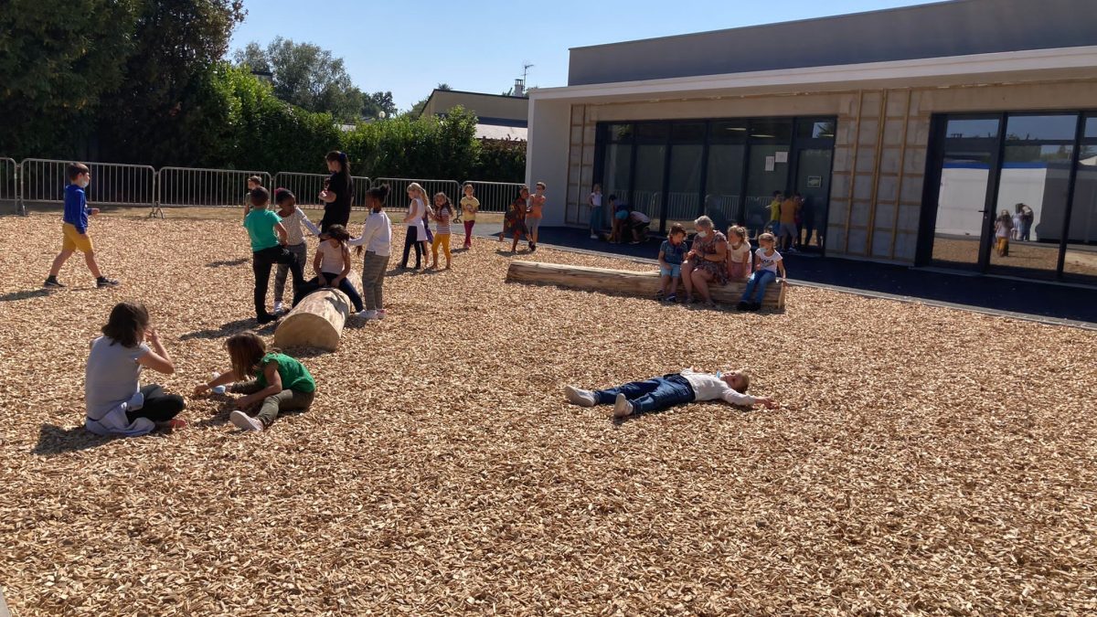 Betton (35) : une renaturation de la cour pour toutes et pour tous ...