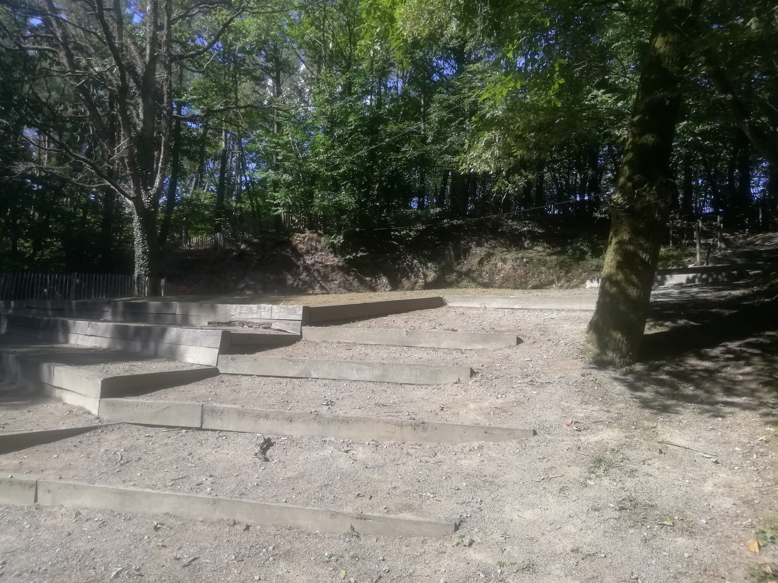 Un théâtre de verdure forestier aménagé avec les associations à Pancé ...